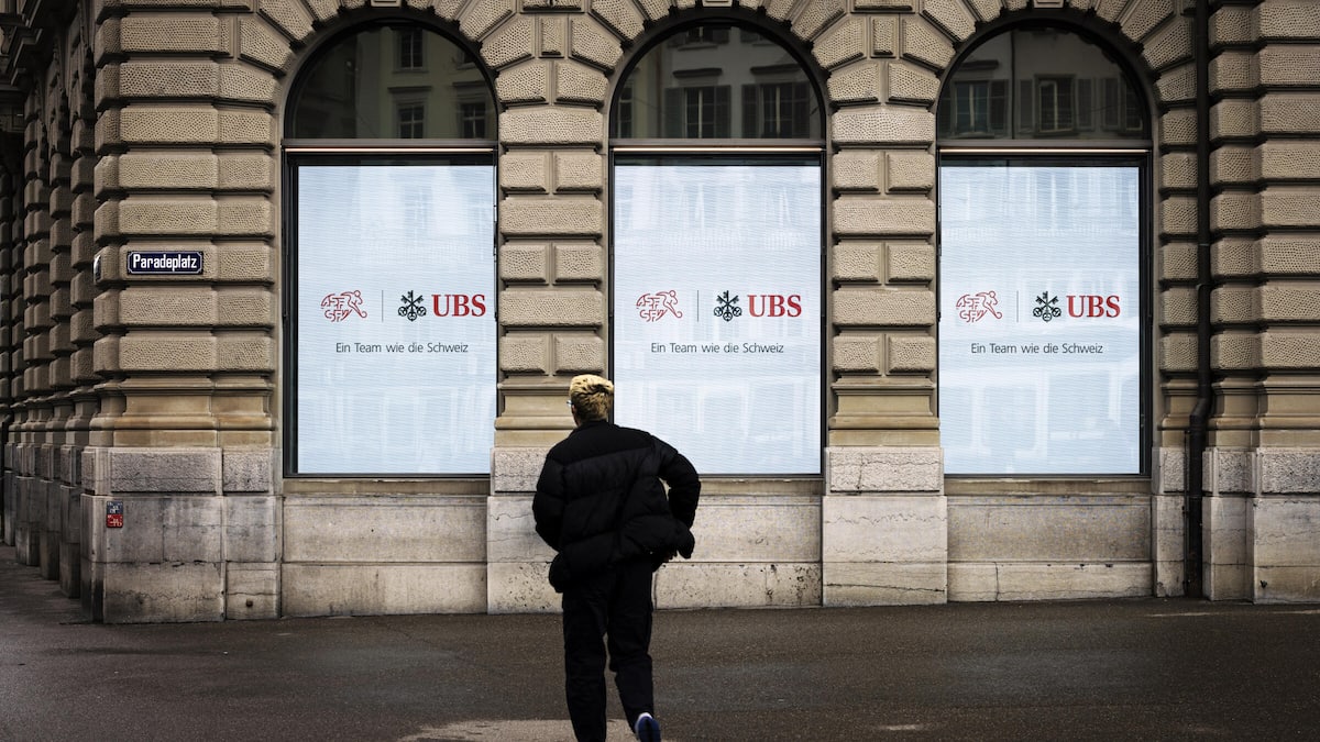 Grossbank UBS sieht sich mit der Integration der Credit Suisse auf Kurs ...