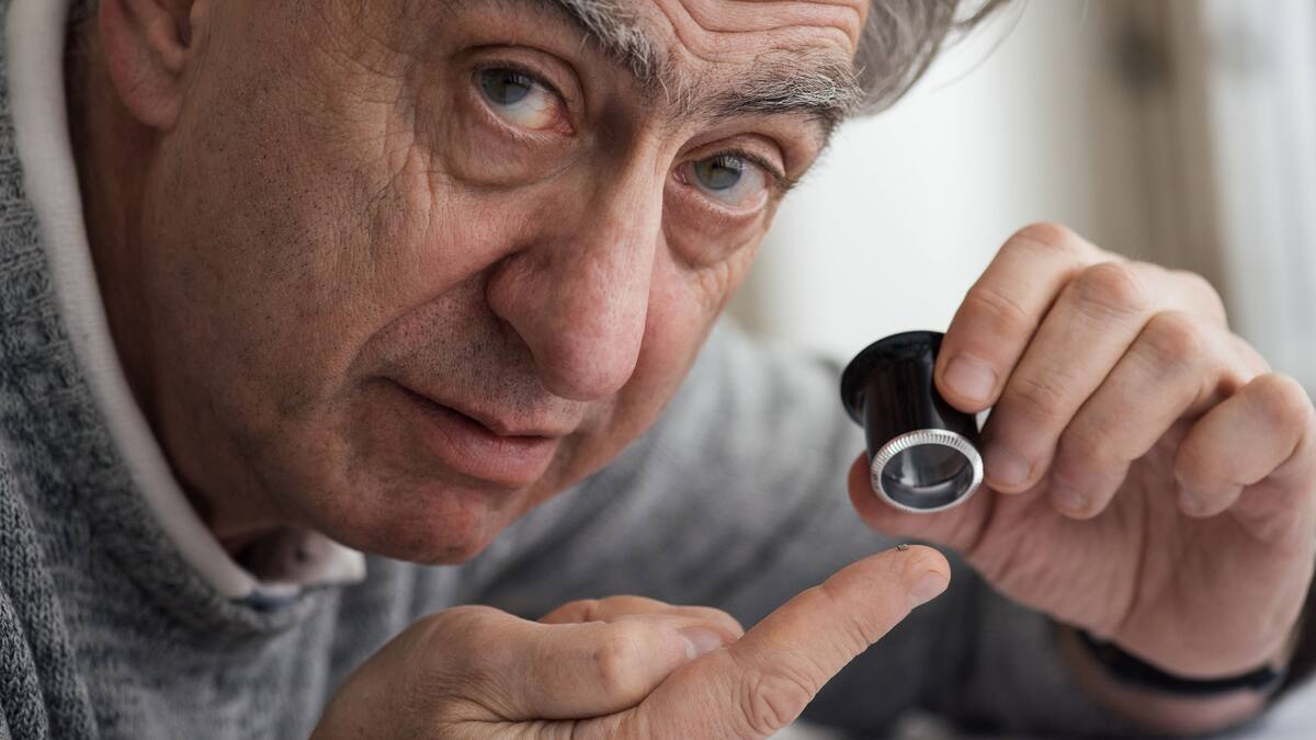 Das steckt im neuen Mini-Chip von Swatch | Handelszeitung