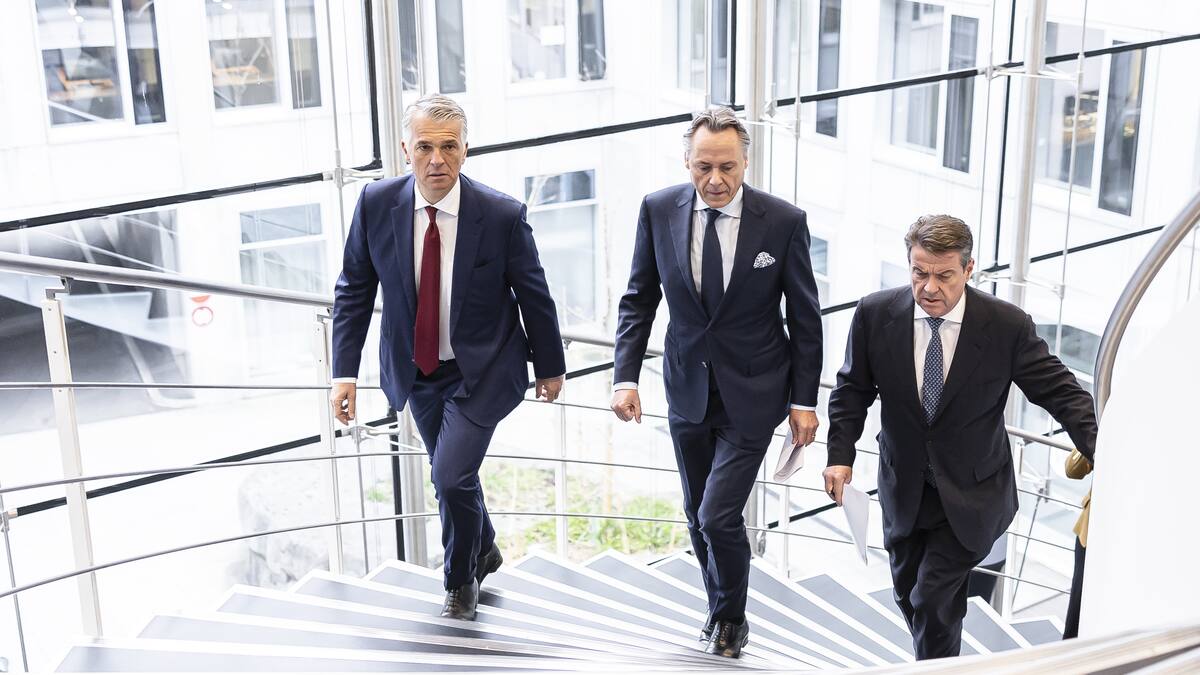 Die Männer auf der Treppe | BILANZ