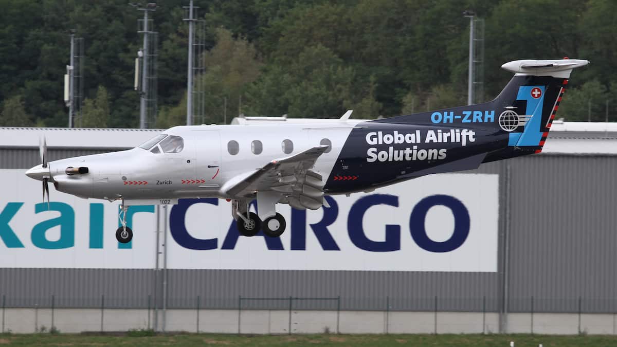 Bruno Sidler und Nils Planzer heben mit einer Cargo-Airline ab ...