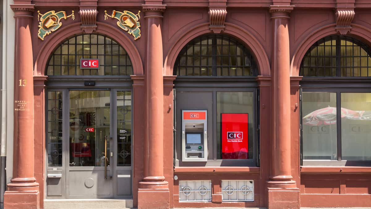 Betriebsertrag geht 2023 trotz positivem Zinsgeschäft zurück | HZ Banking