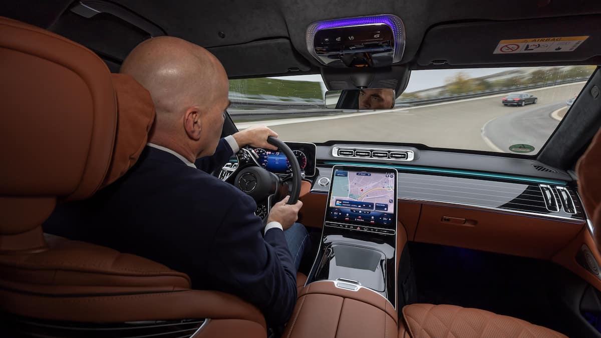 Der gepanzerter Mercedes S Guard gilt als das sicherste Auto der Welt ...