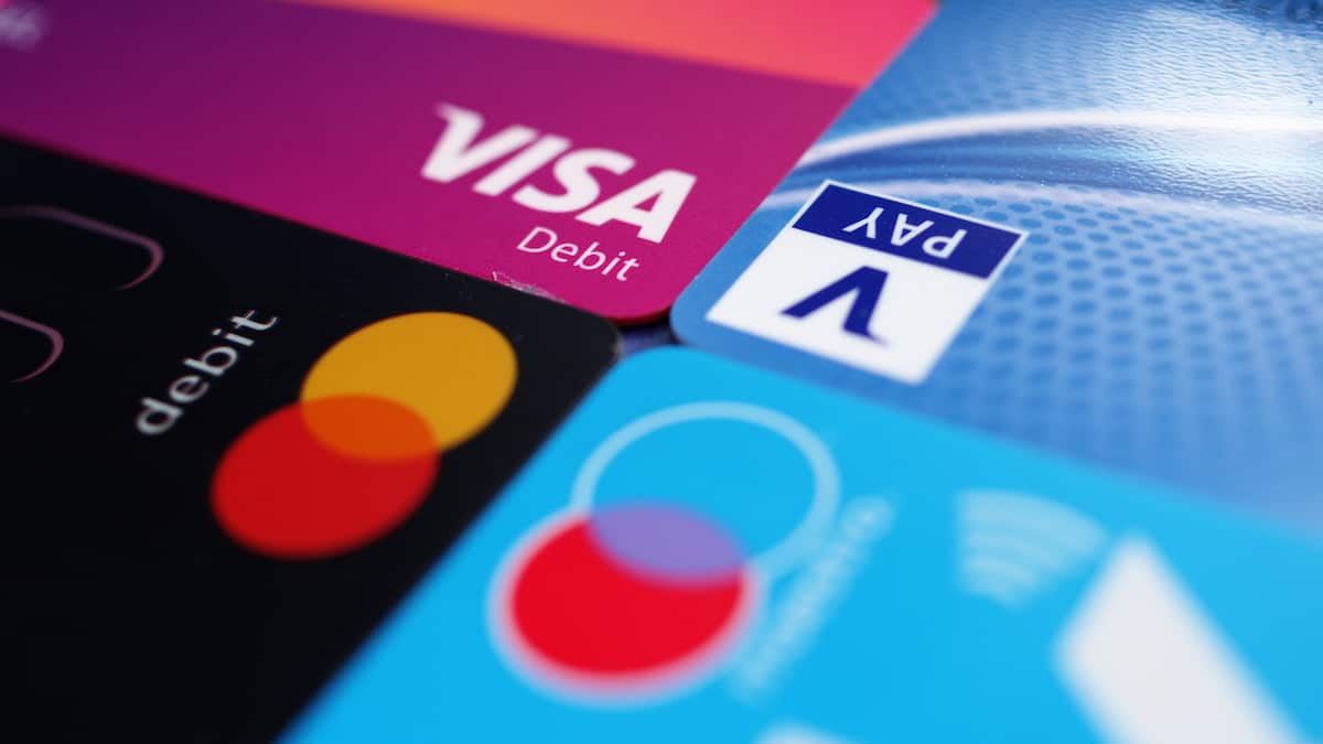 Neue Debitkarten kommen: Andere Labels, höhere Kosten | Handelszeitung