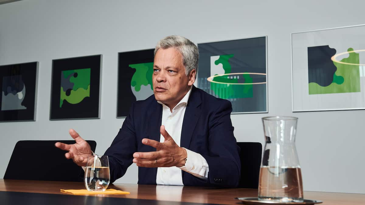 Der Chef der Commerzbank: Wir werden mit Anfragen von Schweizer Kunden ...