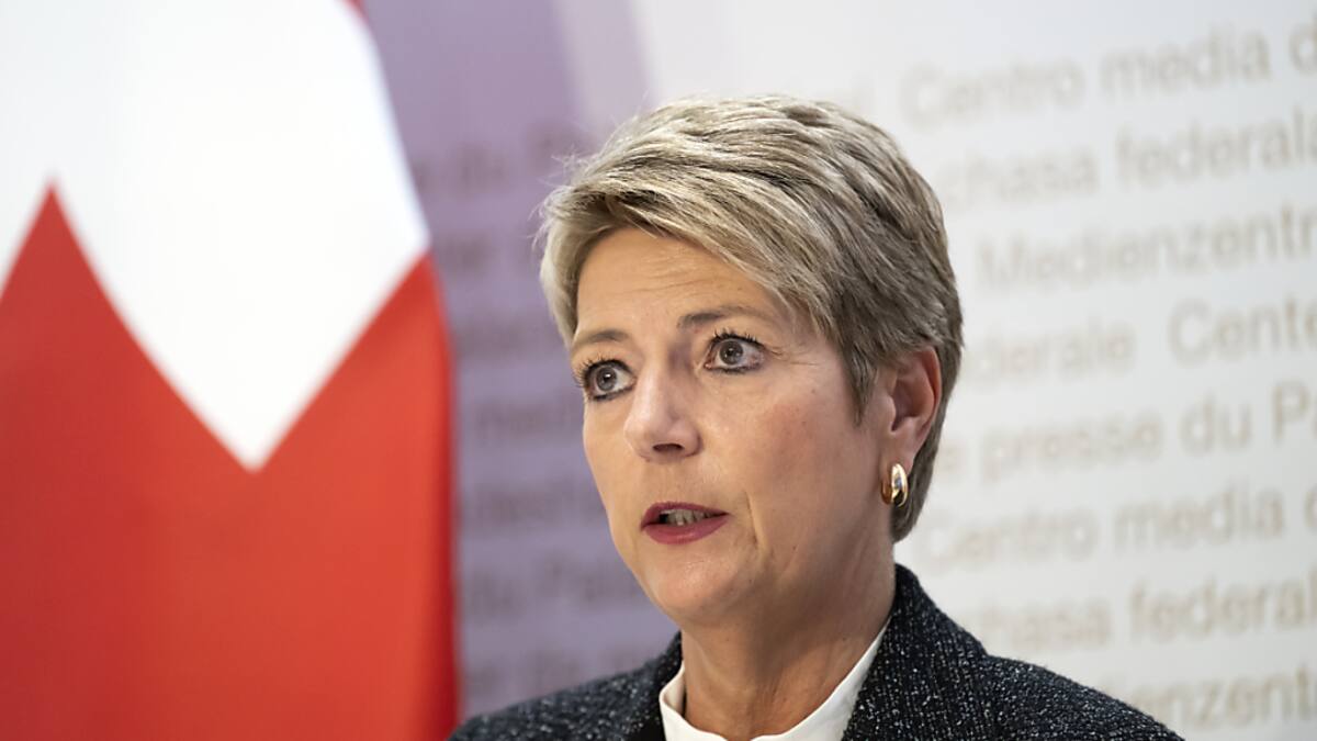 Finanzministerin Keller-Sutter legt sich mit Anwälten an, diese sollen unter dem ...