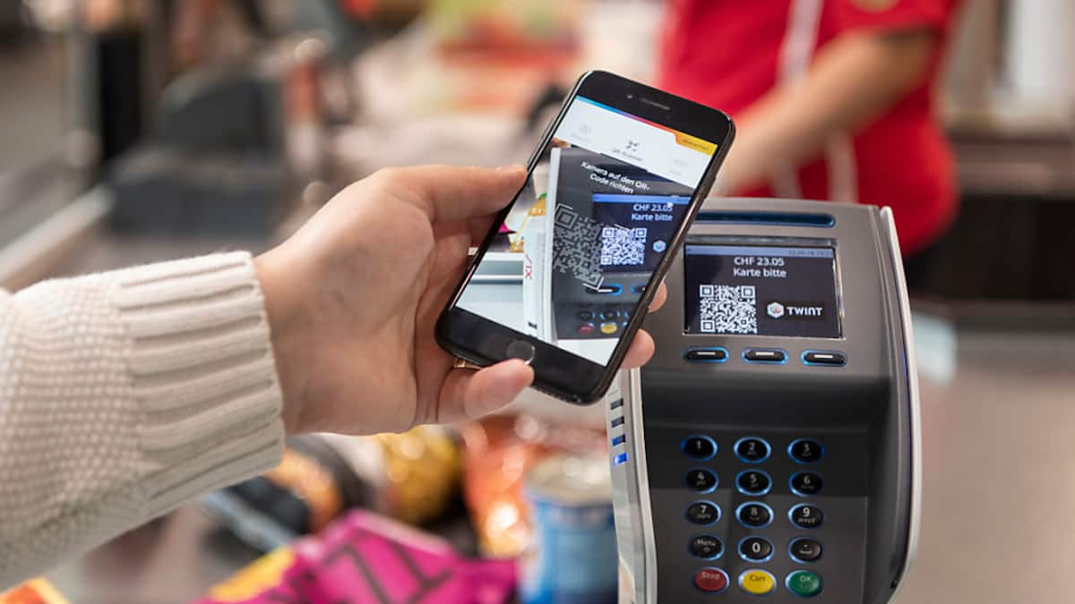 Neue Umfrage der SNB: Immer mehr Schweizerinnen und Schweizer bezahlen ...