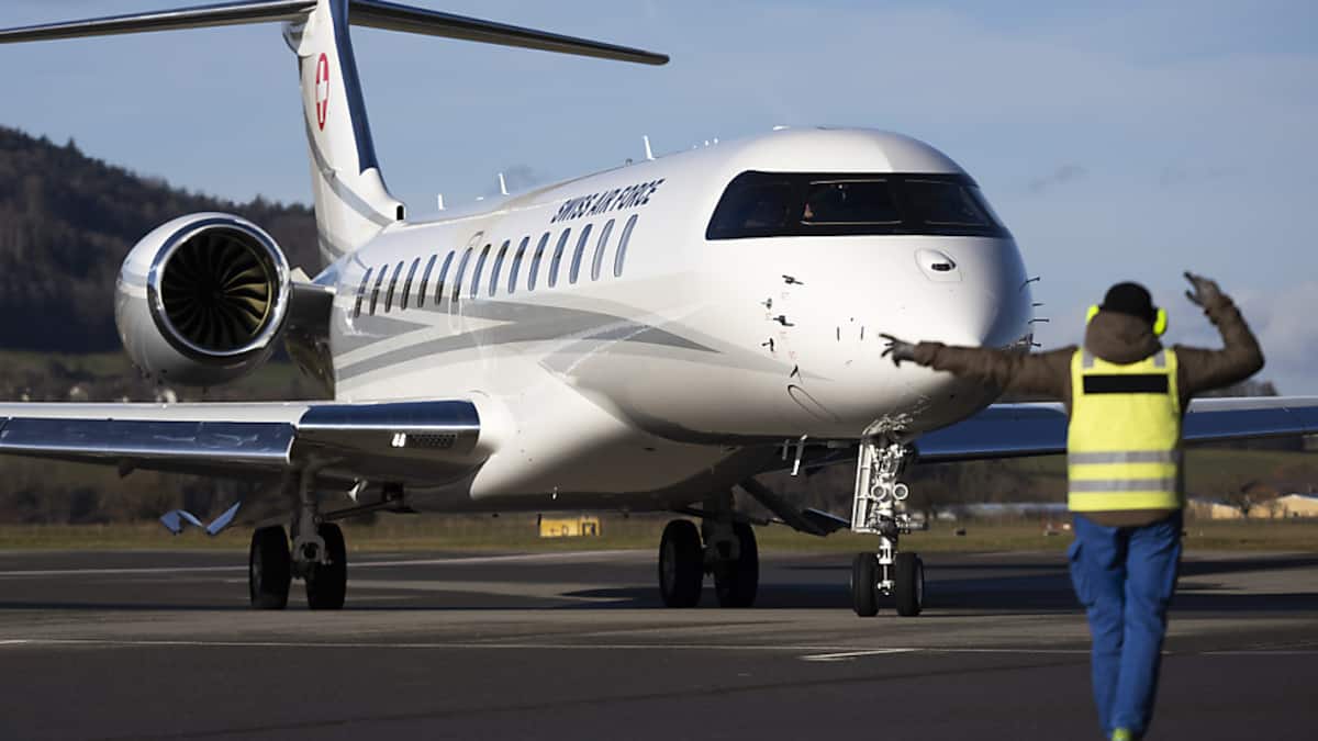 Zu gross für Hangar: Bundesratsjet statt in Belp BE in Payerne VD ...
