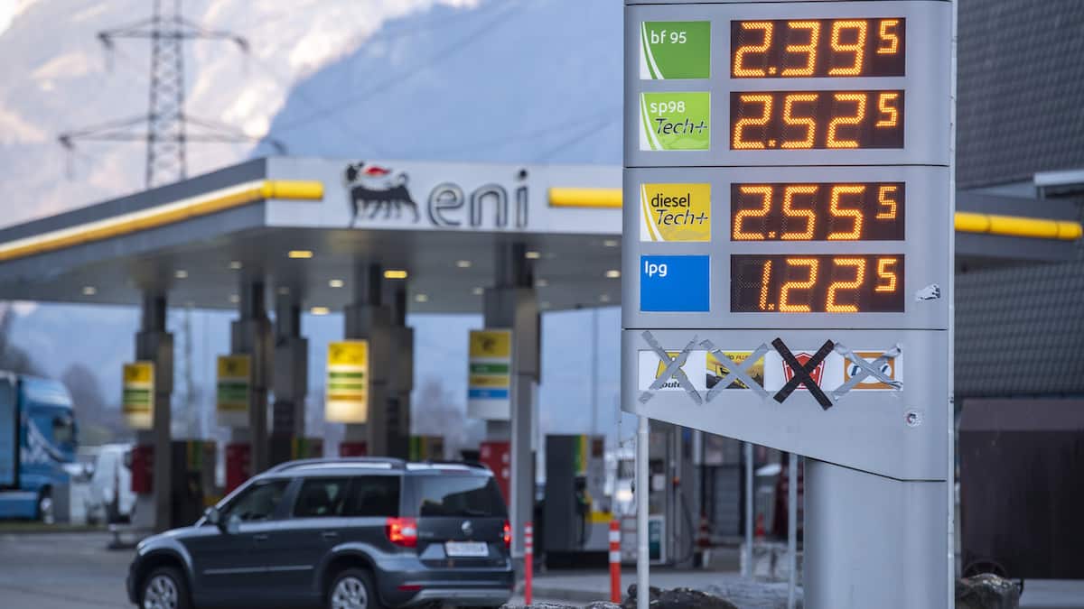 So setzt sich der Benzinpreis 2022 in der Schweiz zusammen ...