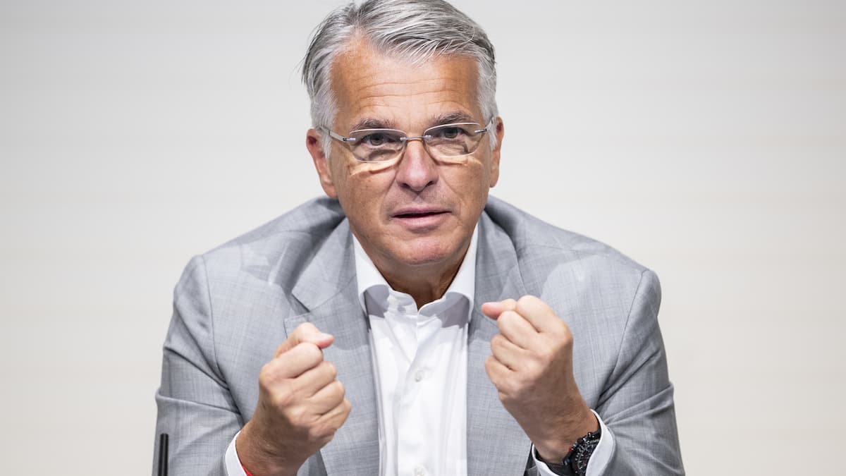 Neue UBS: CS-Integration führt zum Abbau von 3000 Stellen in der Schweiz – UBS-Aktienkurs steigt ...