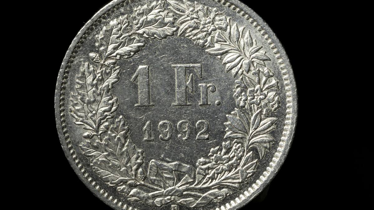 Euro bewegt sich um die 0,95er Marke zum Franken | Handelszeitung