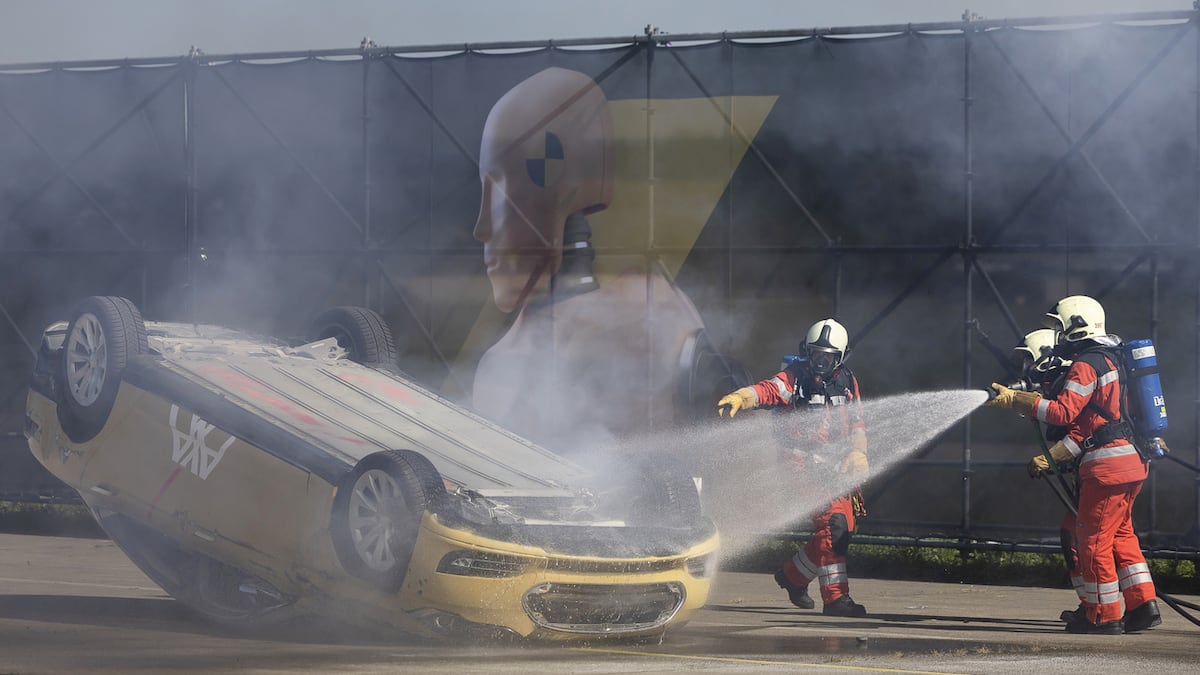 Virginia: US-Behörde untersucht Tesla-Unfall mit Autopilot | Handelszeitung