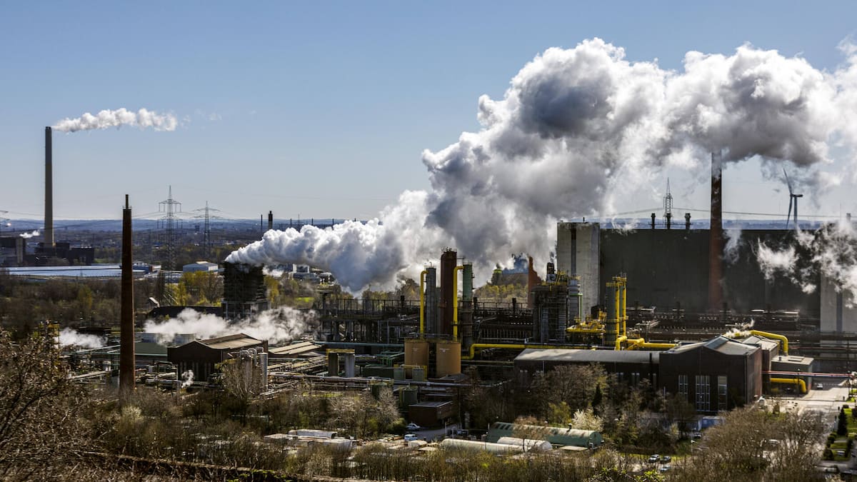 Schweizer Unternehmen sehen den heimischen Standort positiver als ...