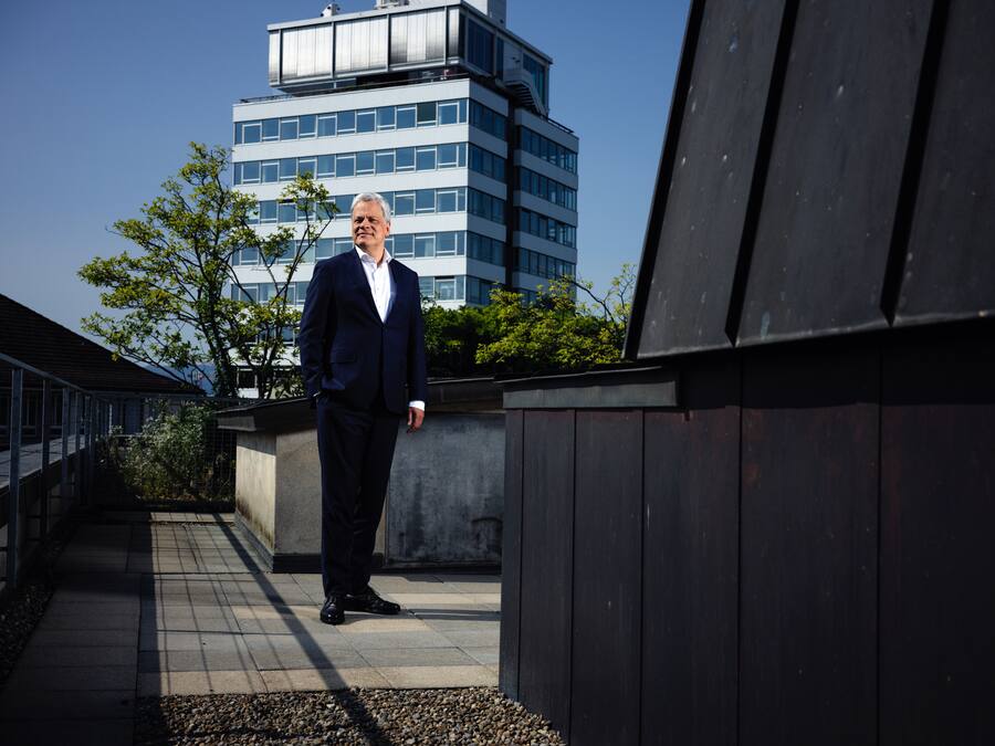 Der Chef der Commerzbank: Wir werden mit Anfragen von Schweizer Kunden ...