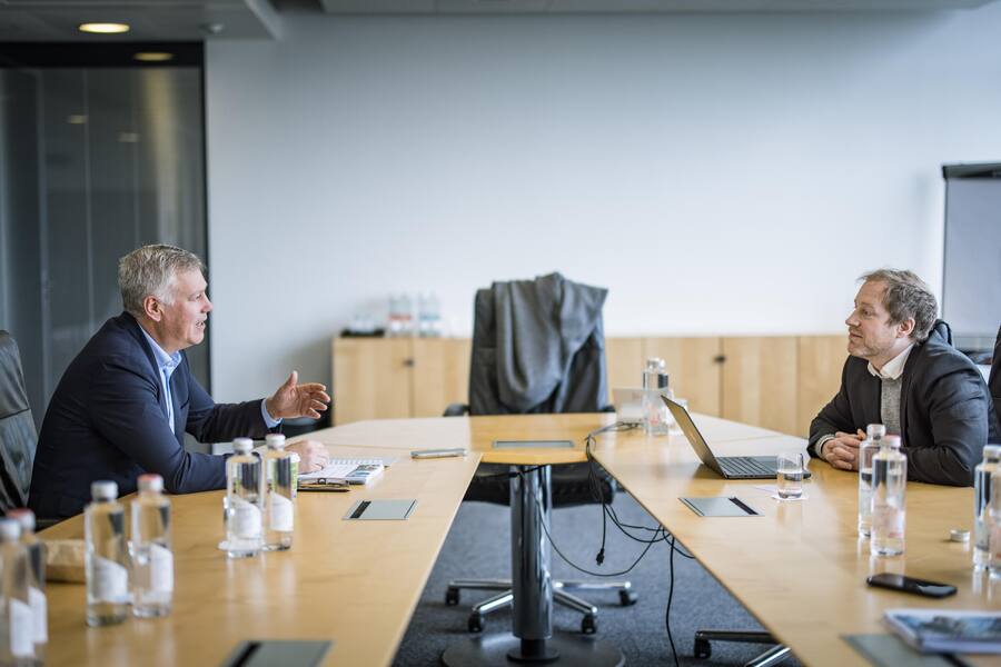 Der neue ABB-CEO Morten Wierod im Interview mit der «Handelszeitung ...