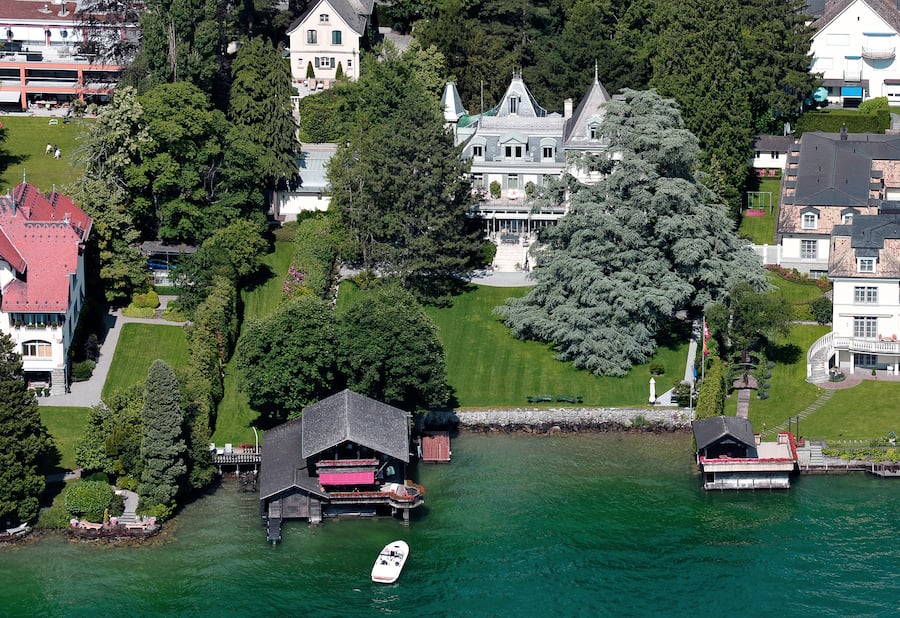 Liegenschaft am unteren Zürichsee: Tina Turner und Erwin Bach kaufen ...